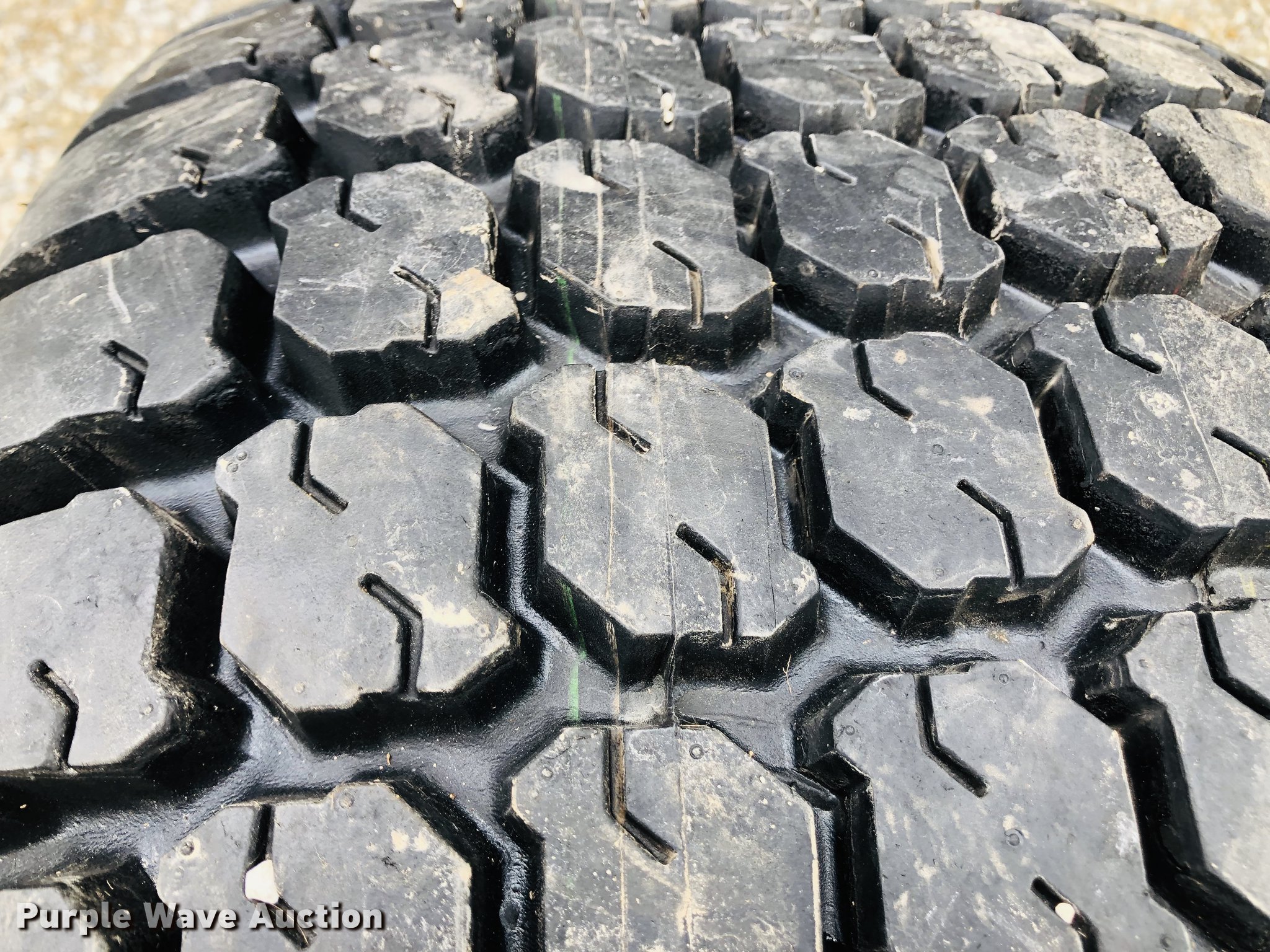 Bobcat 33x15.50-16.5 tires and wheels in Pana, IL | Item DF6592 sold ...