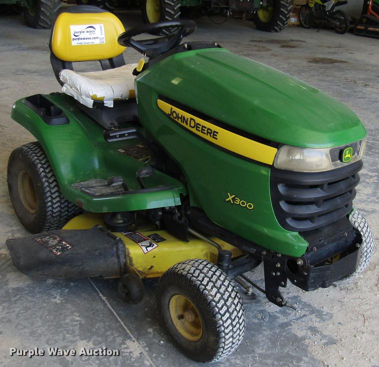 2007 John Deere X300 lawn mower in Abilene, KS | Item DF8080 sold ...