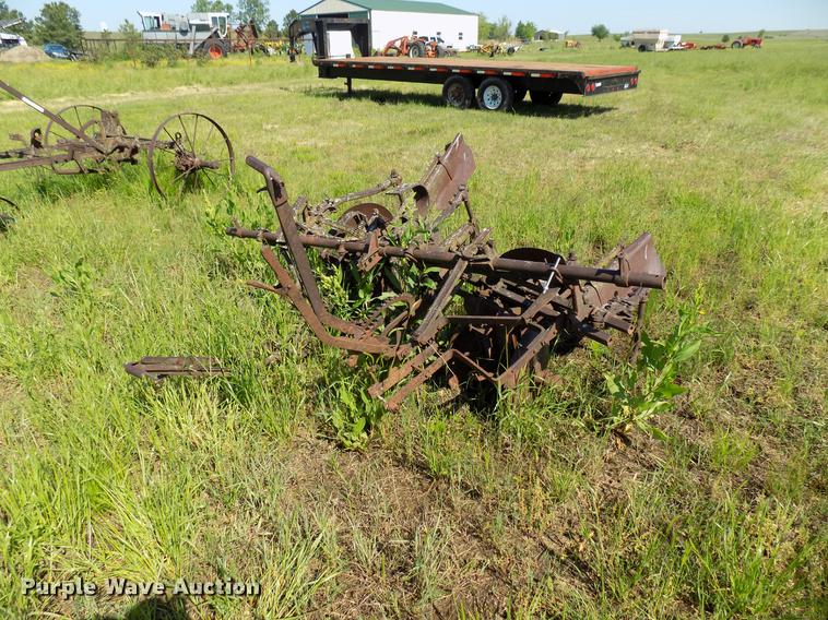 Two row cultivator in Skiatook, OK | Item FO9806 sold | Purple Wave