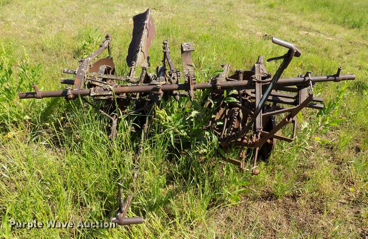 Two row cultivator in Skiatook, OK | Item FO9806 sold | Purple Wave