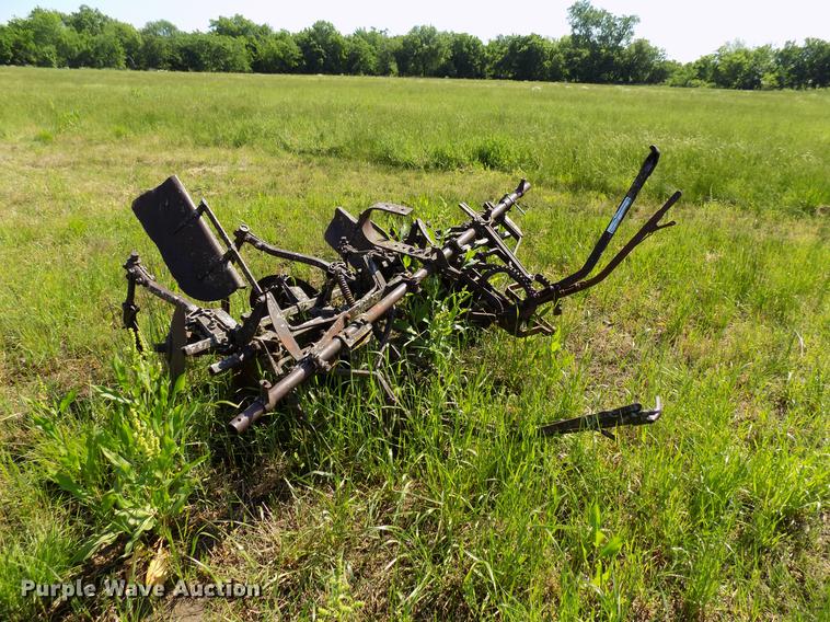 Two row cultivator in Skiatook, OK | Item FO9806 sold | Purple Wave