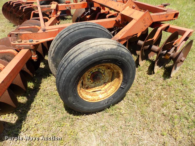 Allis Chalmers disk in Skiatook, OK | Item FO9826 sold | Purple Wave