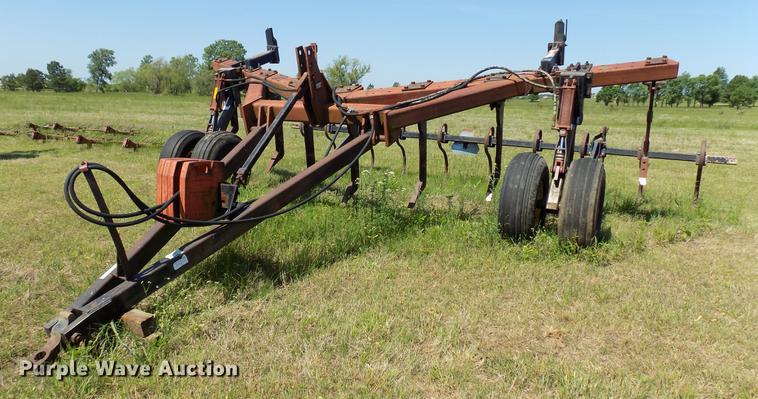 International ripper in Skiatook, OK | Item FO9832 sold | Purple Wave