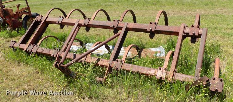 Massey-Ferguson chisel plow in Skiatook, OK | Item FO9909 sold | Purple ...