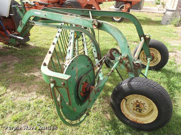 (2) John Deere hay rakes in Lawton, OK | Item FS9532 sold | Purple Wave