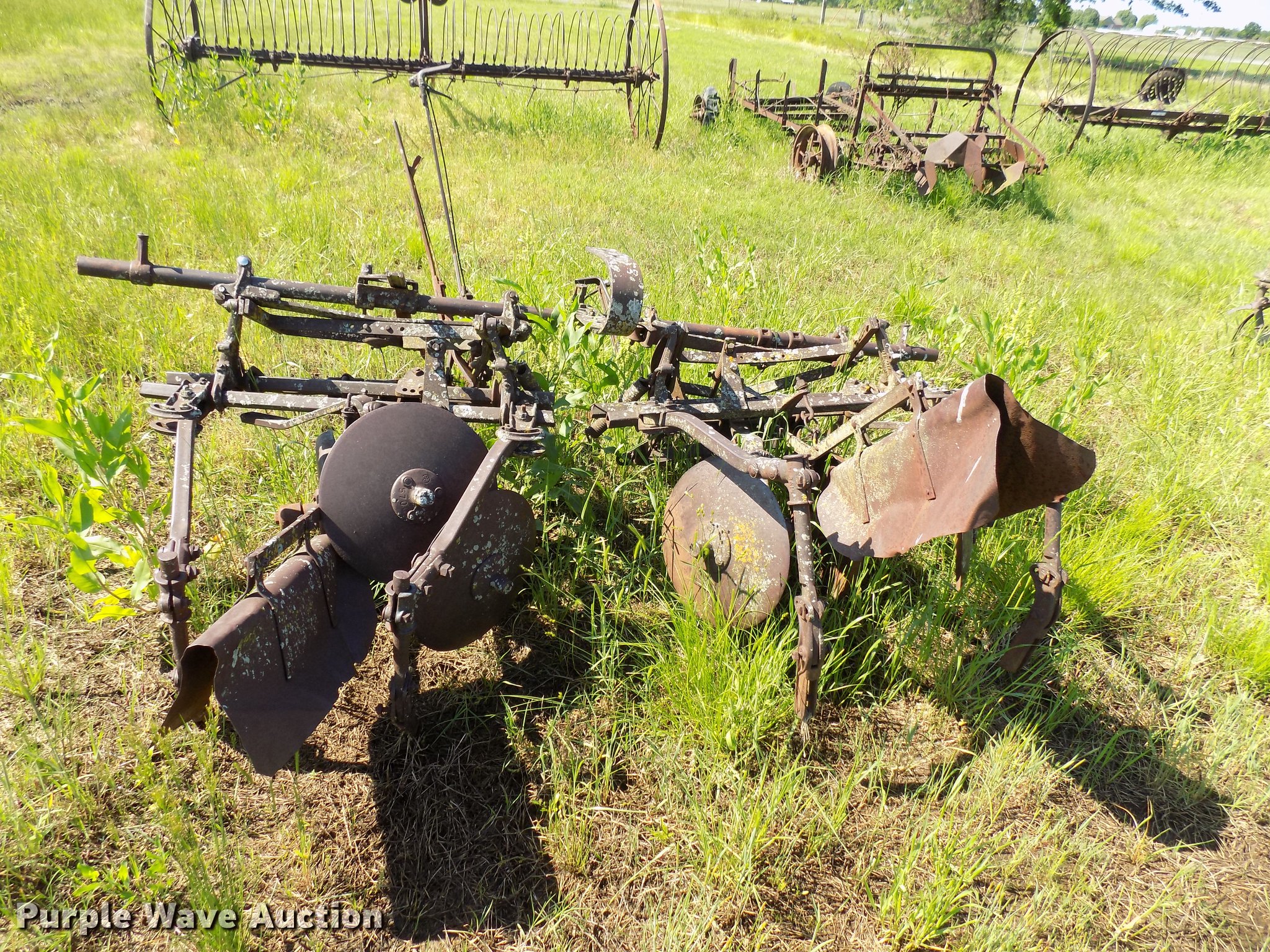 Two row cultivator in Skiatook, OK | Item FO9806 sold | Purple Wave