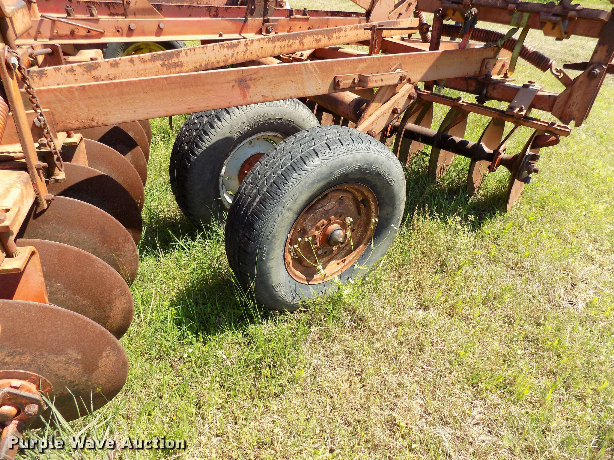 Allis Chalmers disk in Skiatook, OK | Item FO9831 sold | Purple Wave