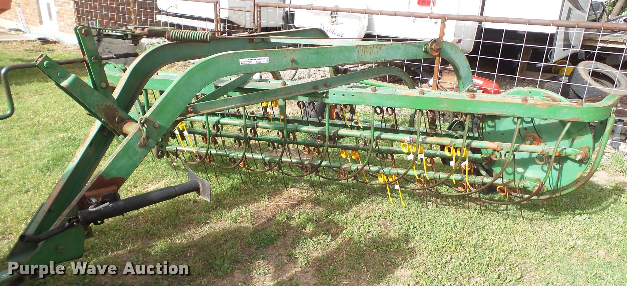 (2) John Deere hay rakes in Lawton, OK | Item FS9532 sold | Purple Wave