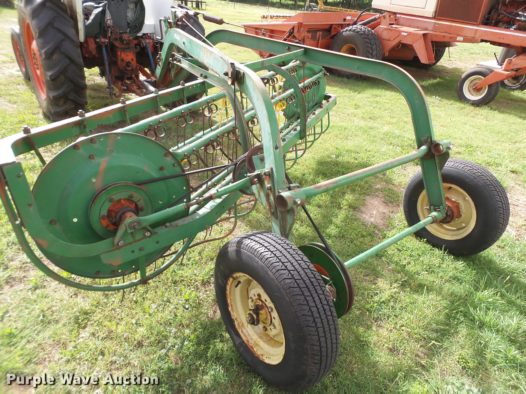 (2) John Deere hay rakes in Lawton, OK | Item FS9532 sold | Purple Wave