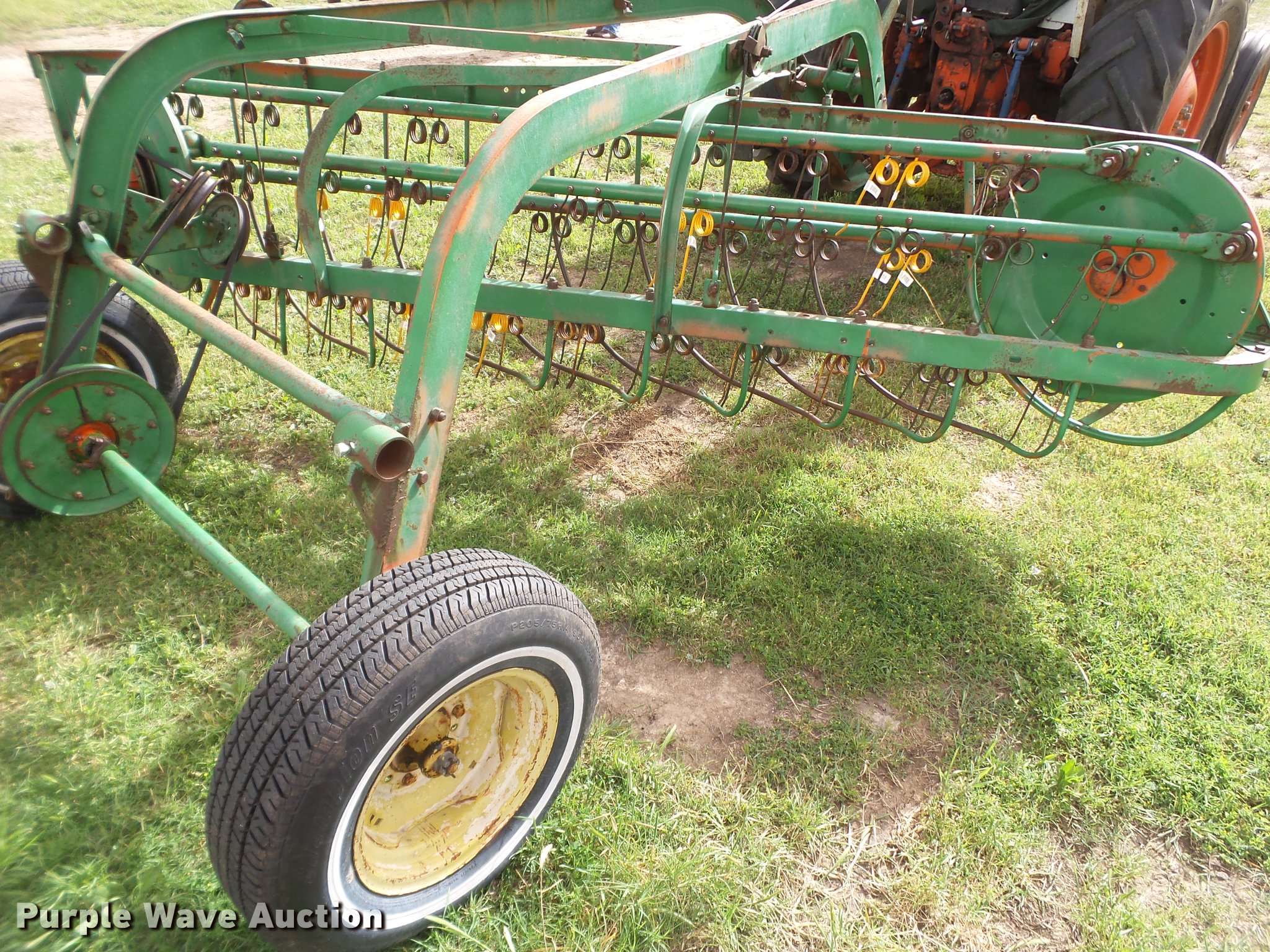 (2) John Deere hay rakes in Lawton, OK | Item FS9532 sold | Purple Wave