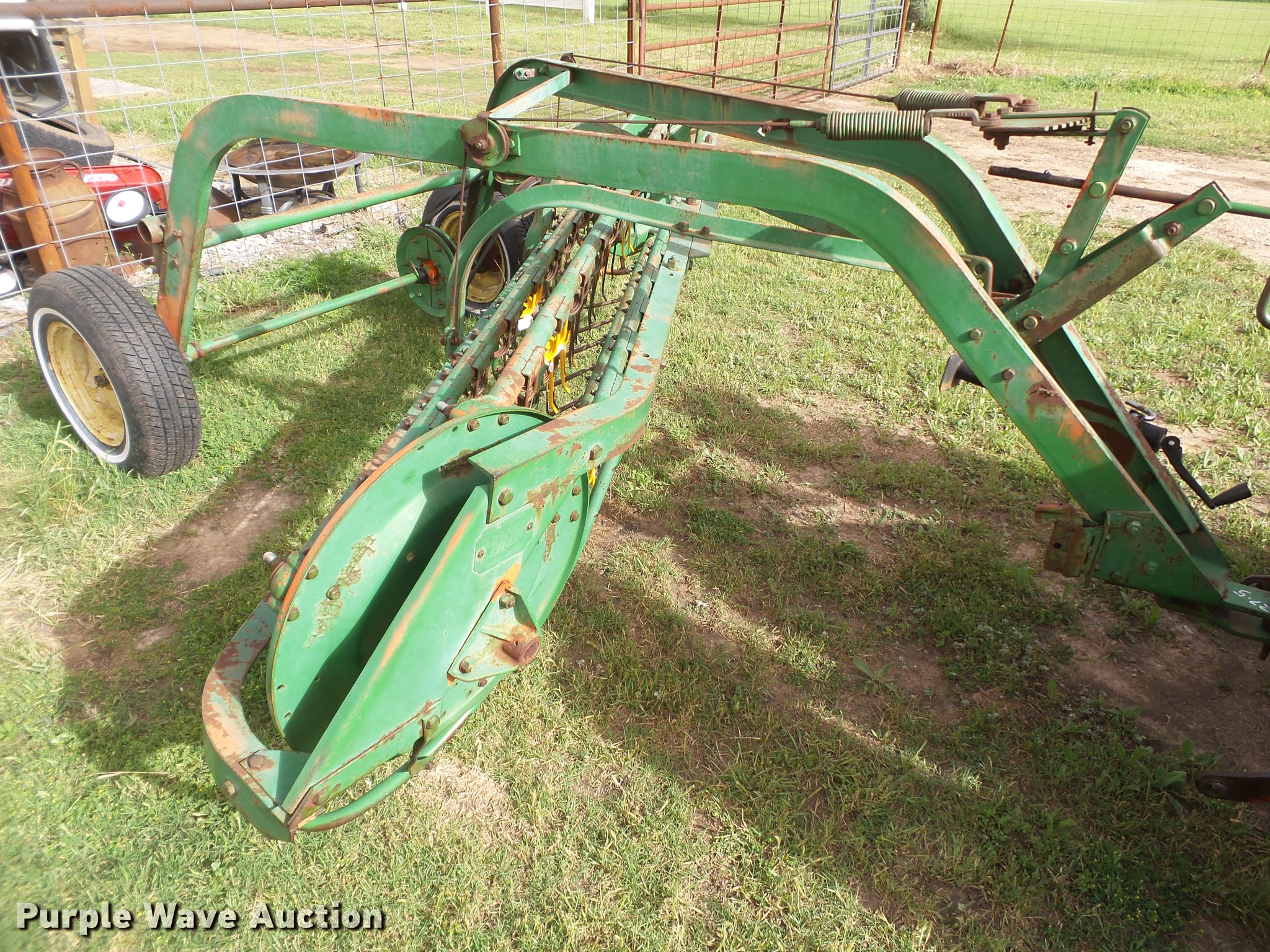 (2) John Deere hay rakes in Lawton, OK | Item FS9532 sold | Purple Wave