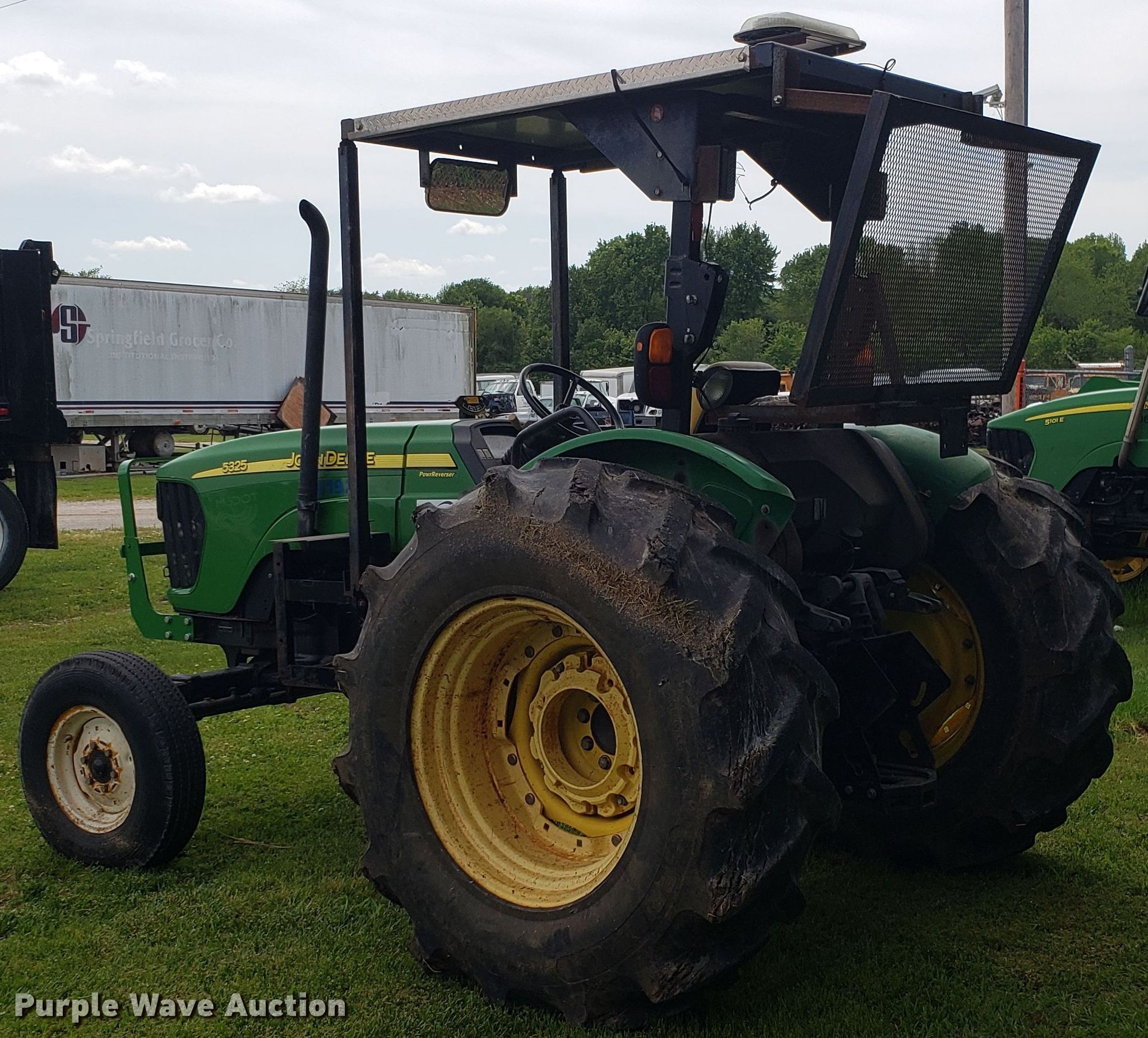 2008 John Deere 5325 tractor in Springfield, MO | Item DD4702 sold ...
