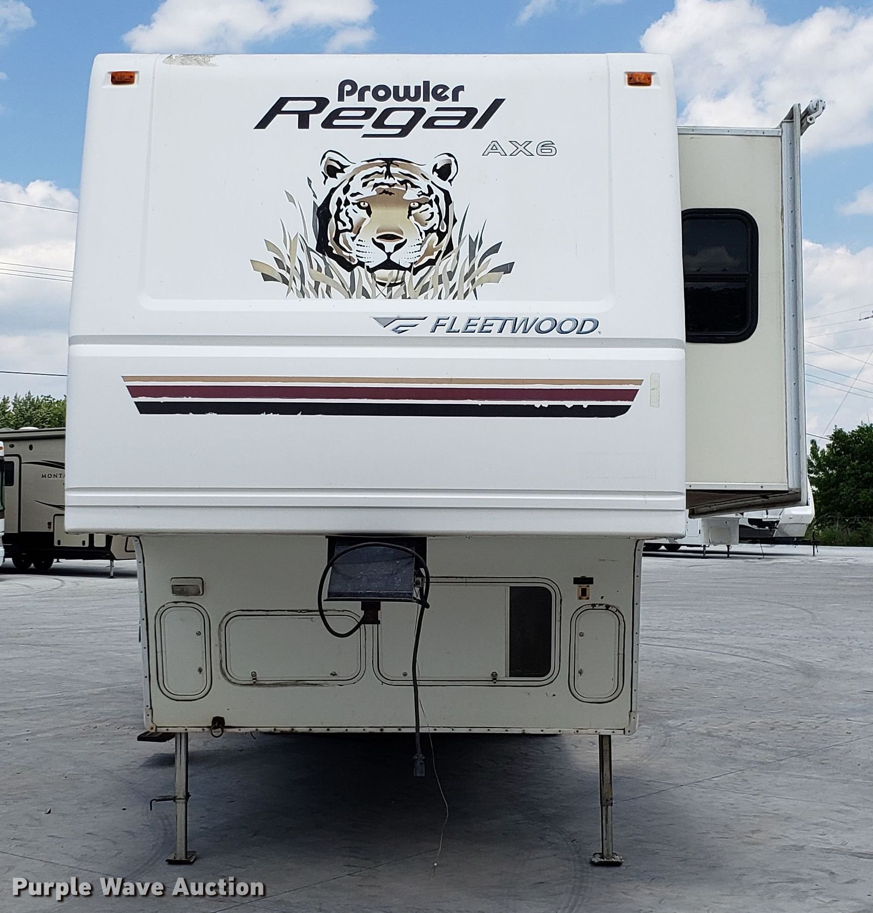 2005 Fleetwood Prowler Regal AX6 camper in Clinton, MO | Item DD4759 ...