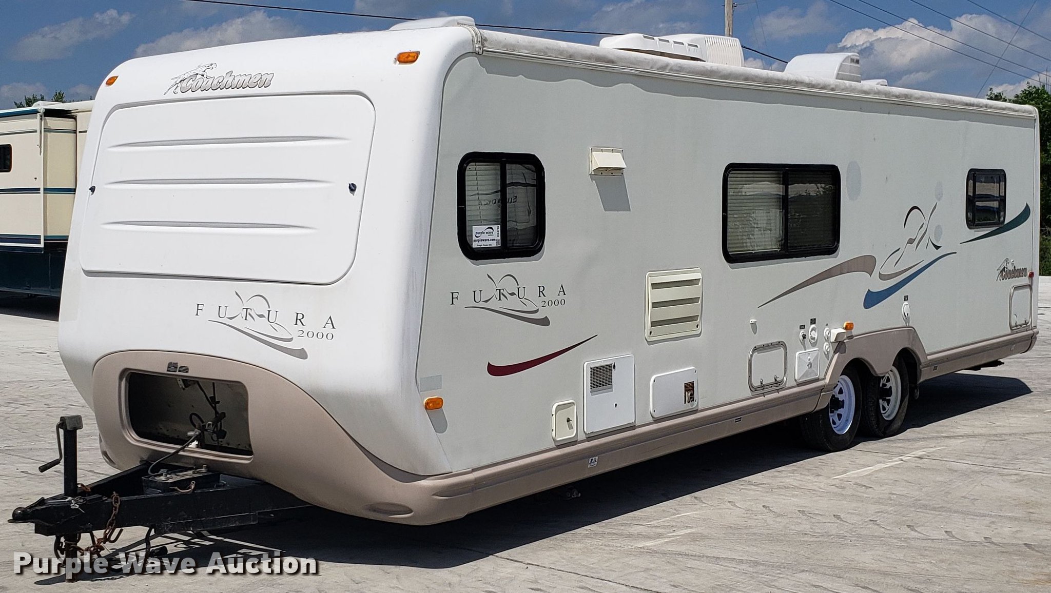 2000 Coachmen Futura 2000 camper in Clinton, MO | Item DD4766 sold ...