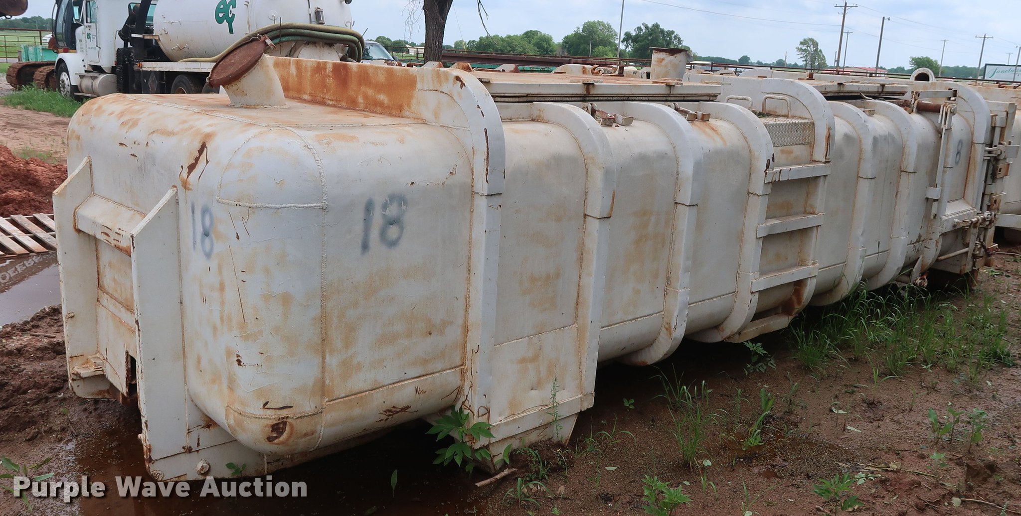 Liquid roll-off container in Lexington, OK | Item FE9649 sold | Purple Wave