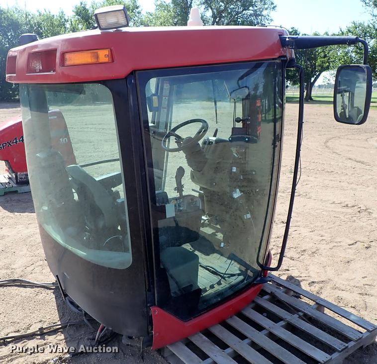 Case IH SPX4420 sprayer cab in Kinsley, KS | Item FH9965 sold | Purple Wave