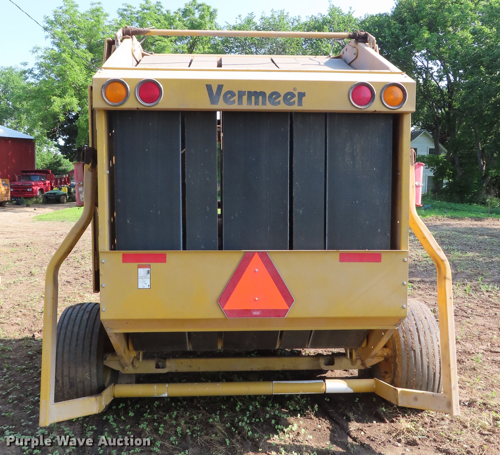 1999 Vermeer 605L round baler in Lawrence, KS | Item DE3582 sold ...