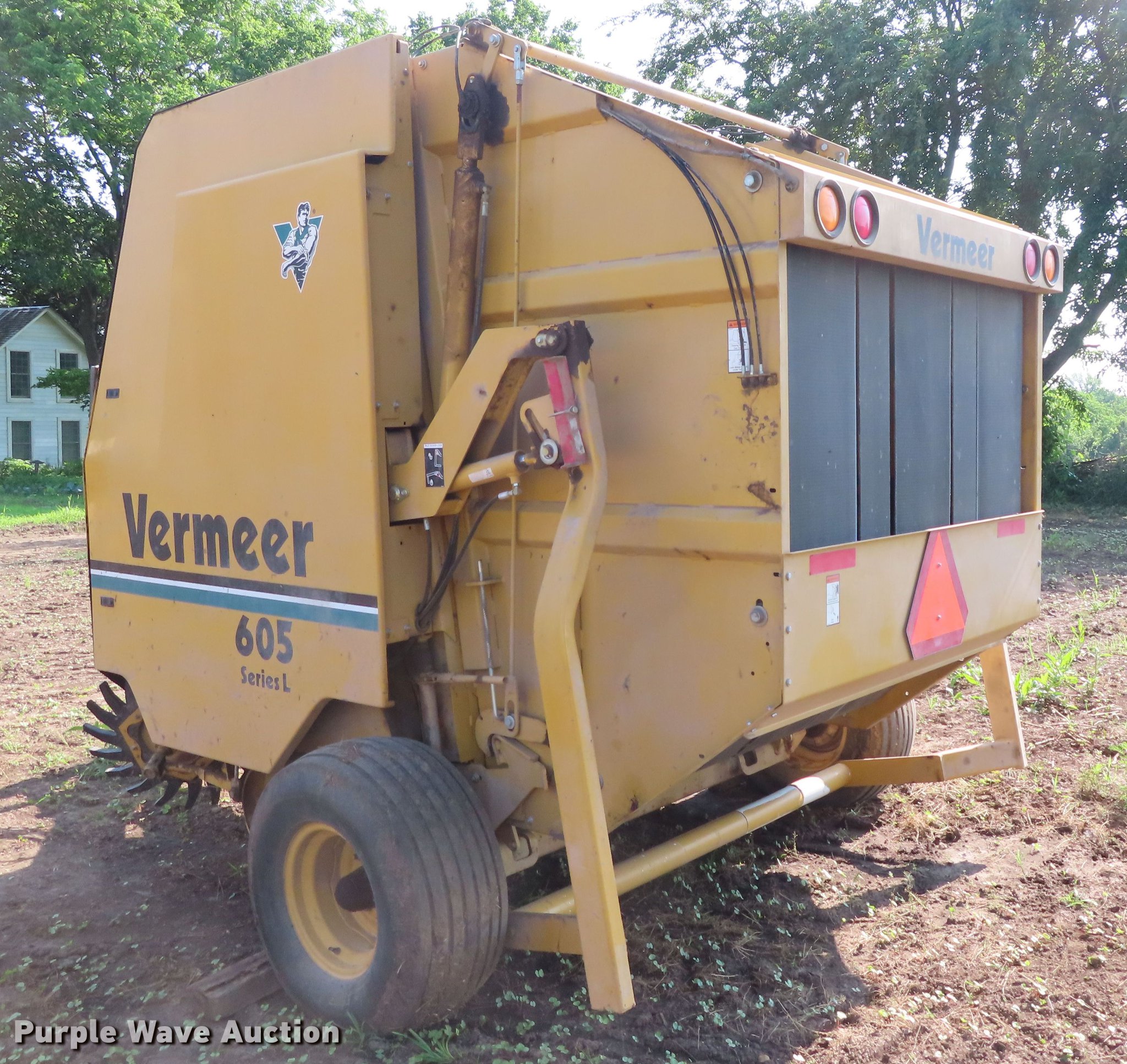1999 Vermeer 605L round baler in Lawrence, KS | Item DE3582 sold ...