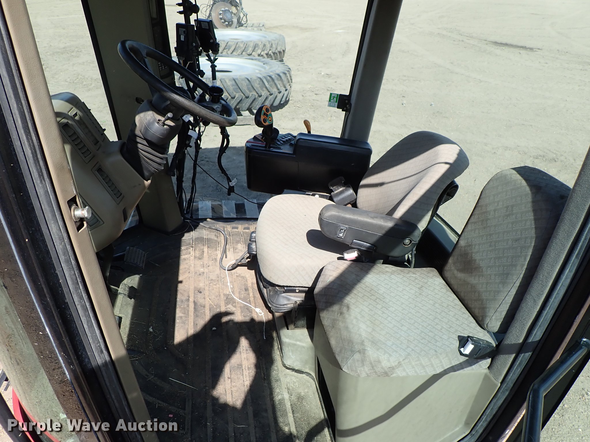 Case IH SPX4420 sprayer cab in Kinsley, KS | Item FH9965 sold | Purple Wave