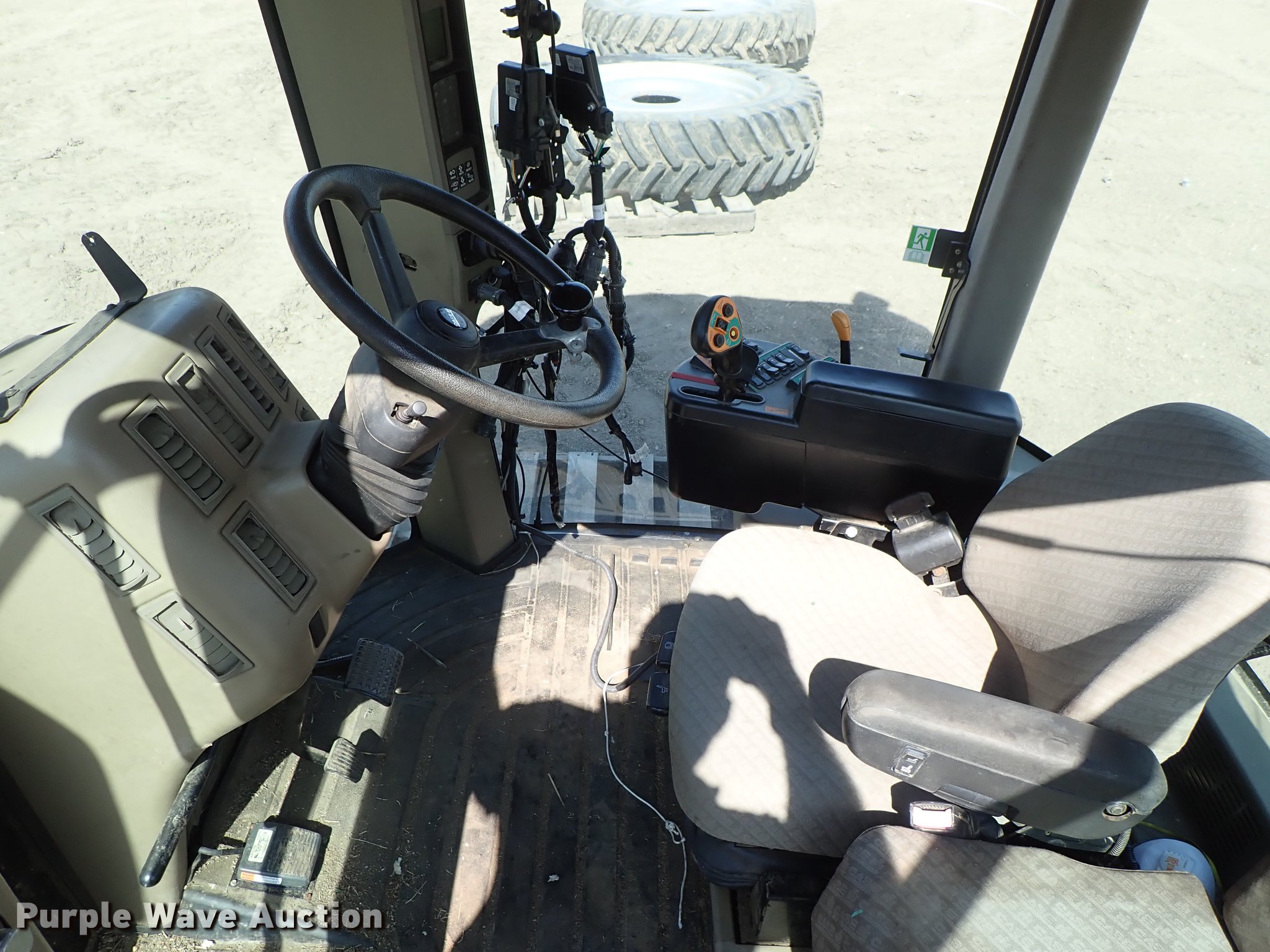 Case IH SPX4420 sprayer cab in Kinsley, KS | Item FH9965 sold | Purple Wave