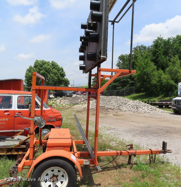2004 VerMac ST-4815 arrow board trailer in Kansas City, KS | Item DD6278 sold | Purple Wave