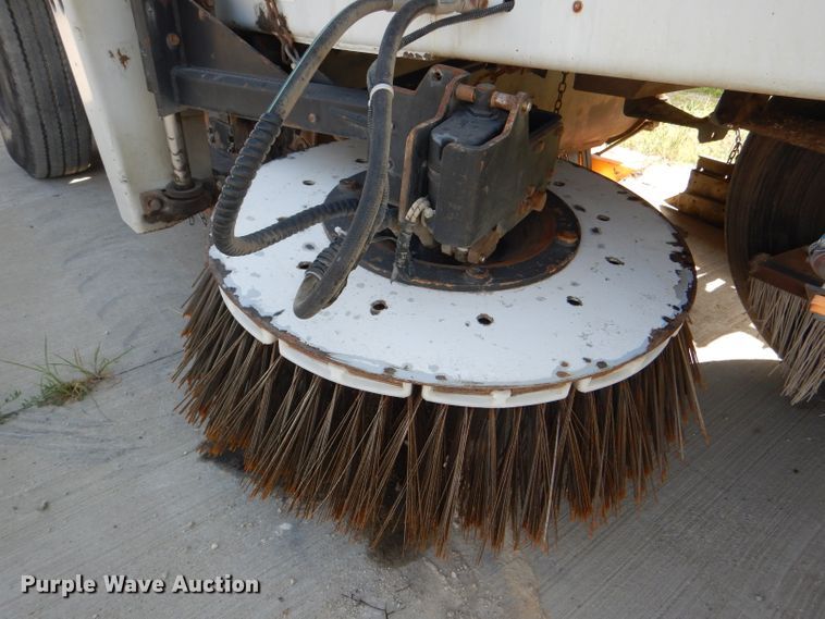 2000 Johnston 3000 street sweeper in Herington, KS | Item DG1142 sold ...
