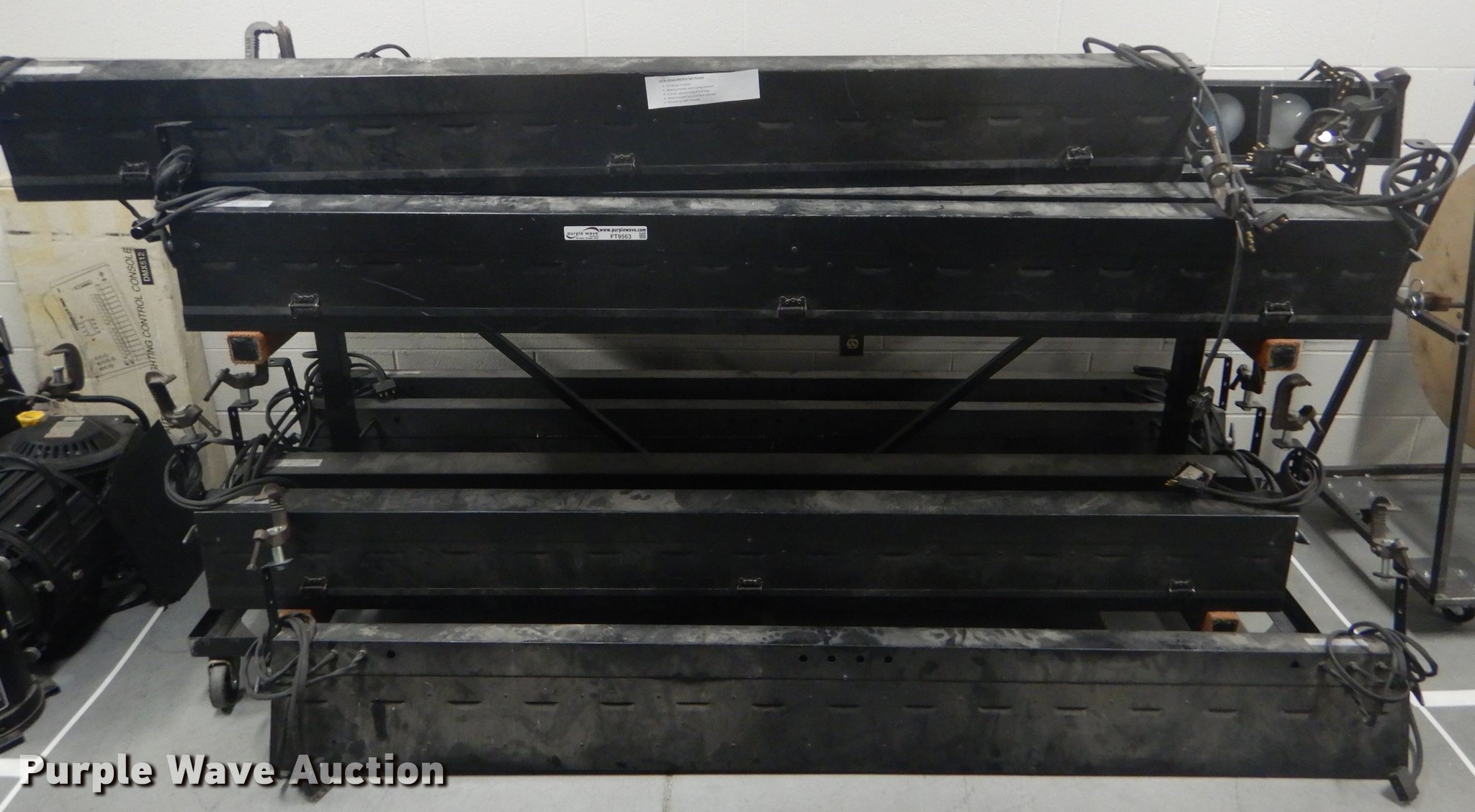 (11) Altman R40 strip light fixtures in Hays, KS | Item FT9563 sold ...