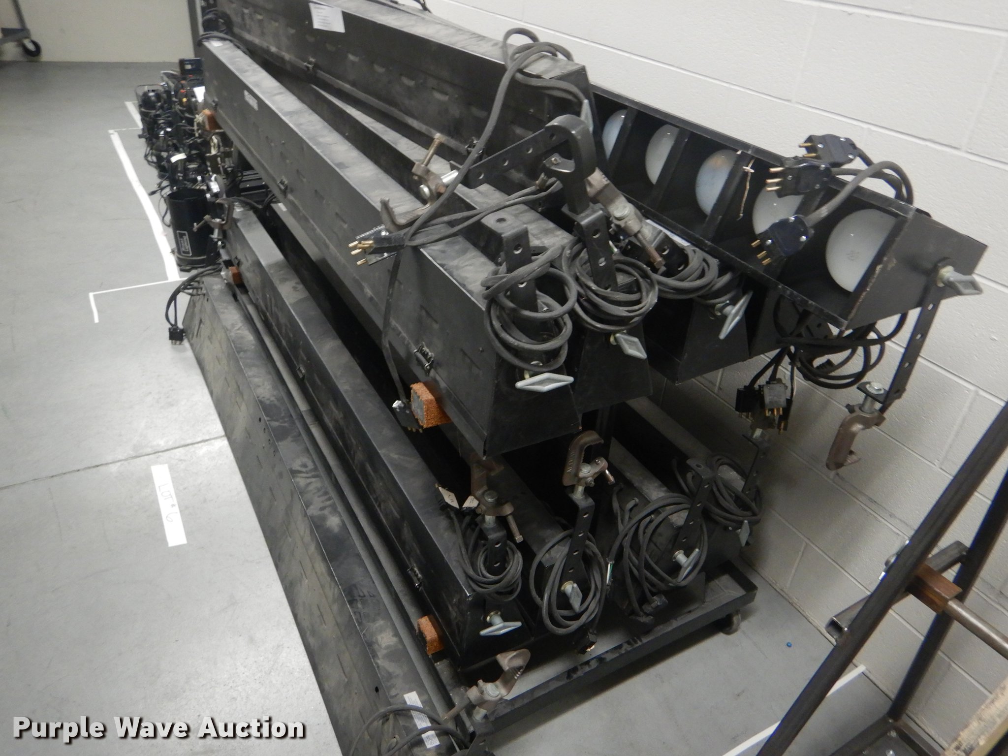 (11) Altman R40 strip light fixtures in Hays, KS | Item FT9563 sold ...