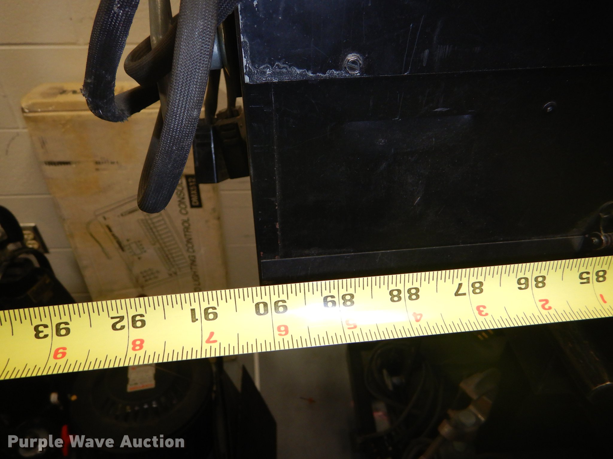 (11) Altman R40 strip light fixtures in Hays, KS | Item FT9563 sold ...