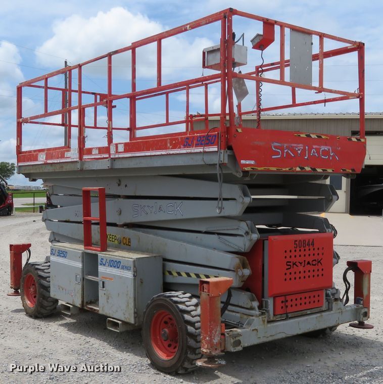 2000 Skyjack 9250 scissor lift in Augusta, KS | Item DD7080 sold ...