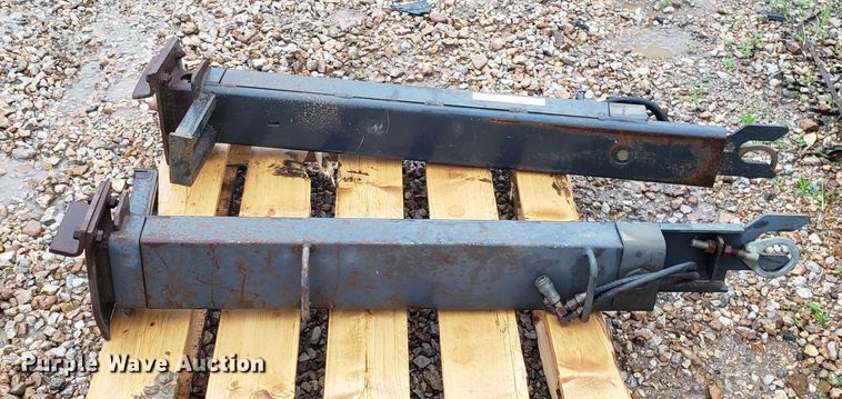 Bobcat hydraulic stabilizers in Olathe, KS | Item AN9443 sold | Purple Wave