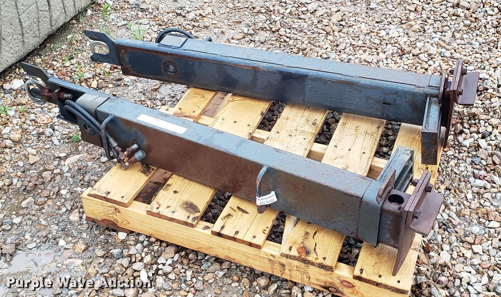 Bobcat hydraulic stabilizers in Olathe, KS | Item AN9443 sold | Purple Wave