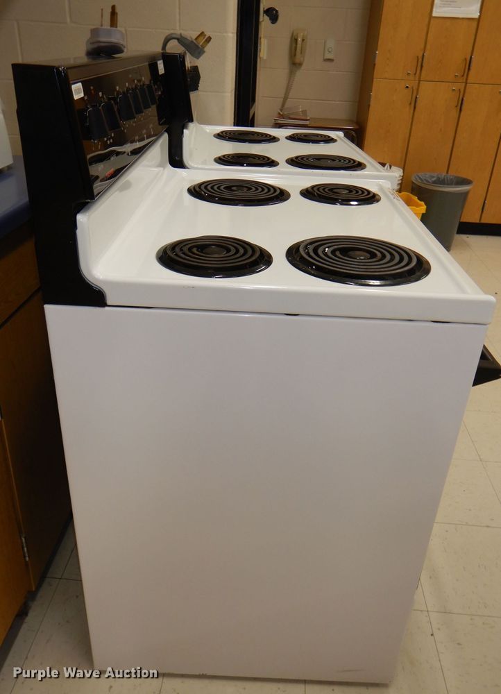 (2) Tappan four burner electric stoves in Manhattan, KS | Item FP9123 ...