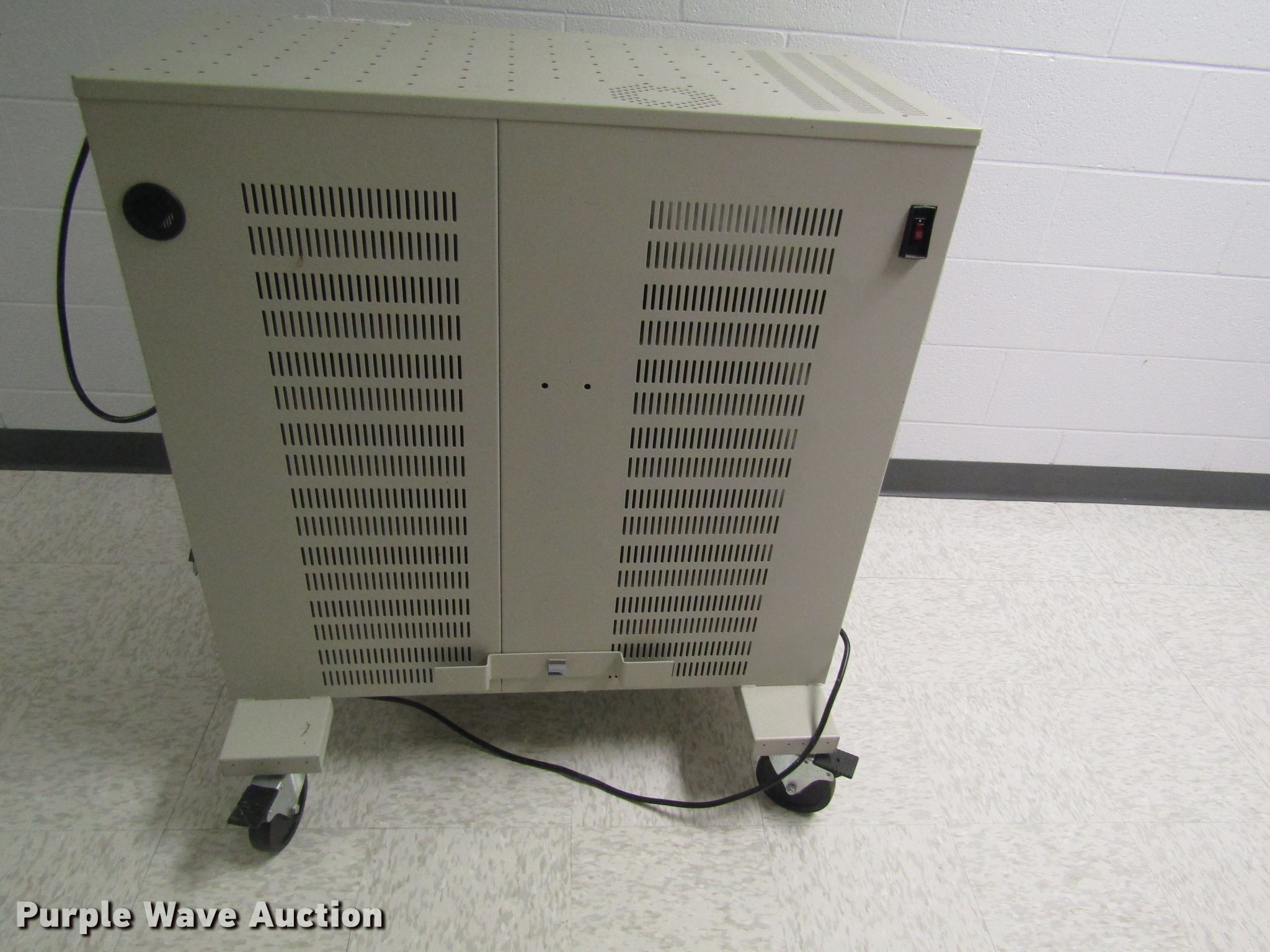 Laptop metal security cart in Colby, KS | Item EY9518 sold | Purple Wave