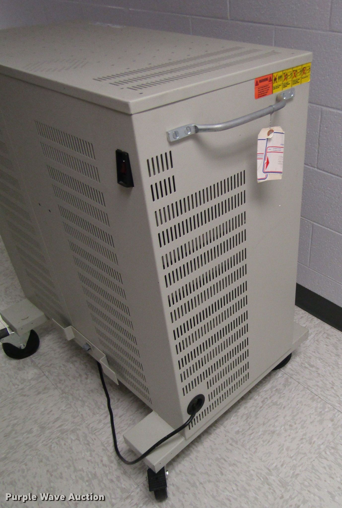 Laptop metal security cart in Colby, KS | Item EY9518 sold | Purple Wave