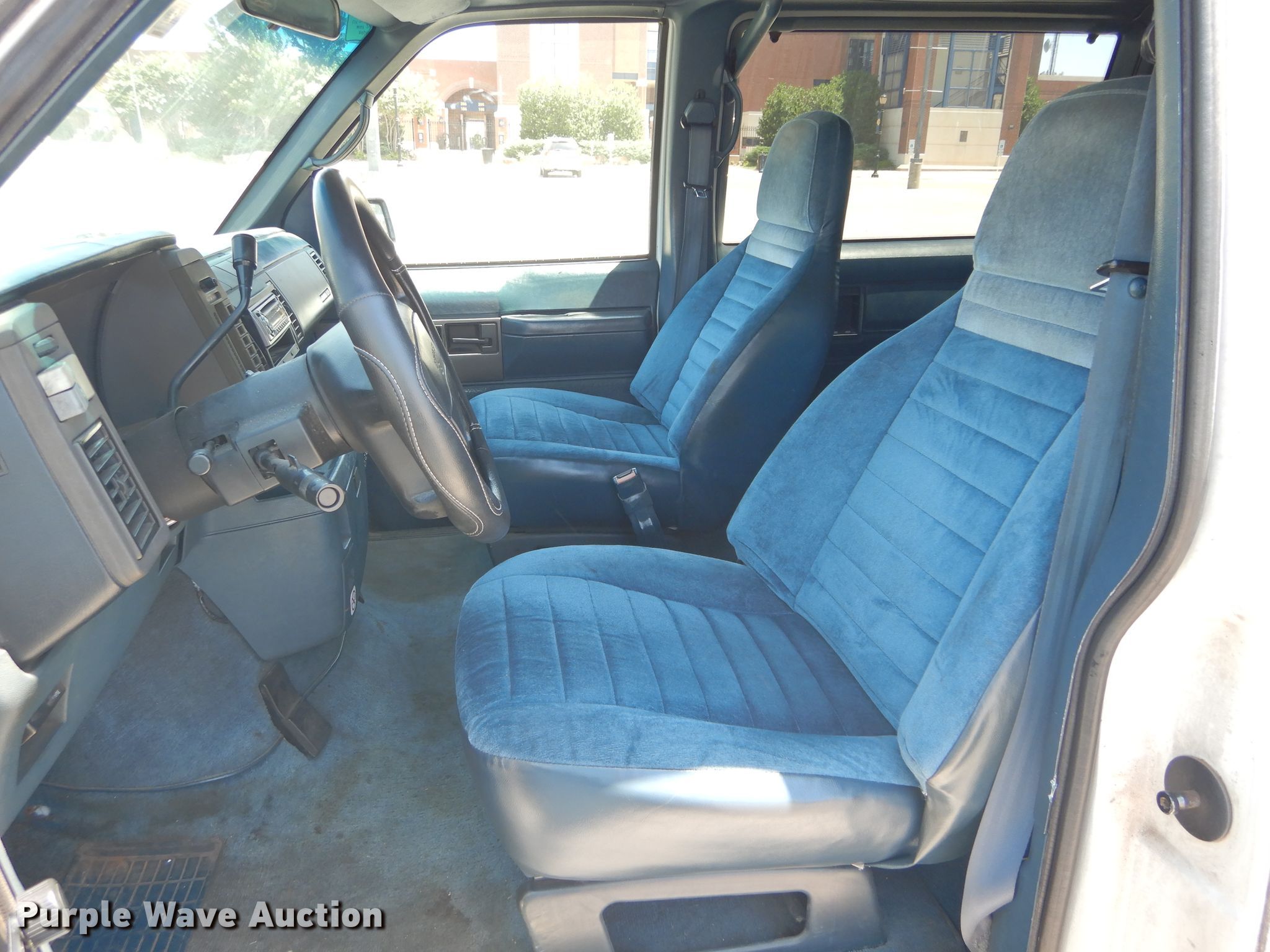 1994 Chevrolet Astro van in Edmond, OK | Item FI9935 sold | Purple Wave