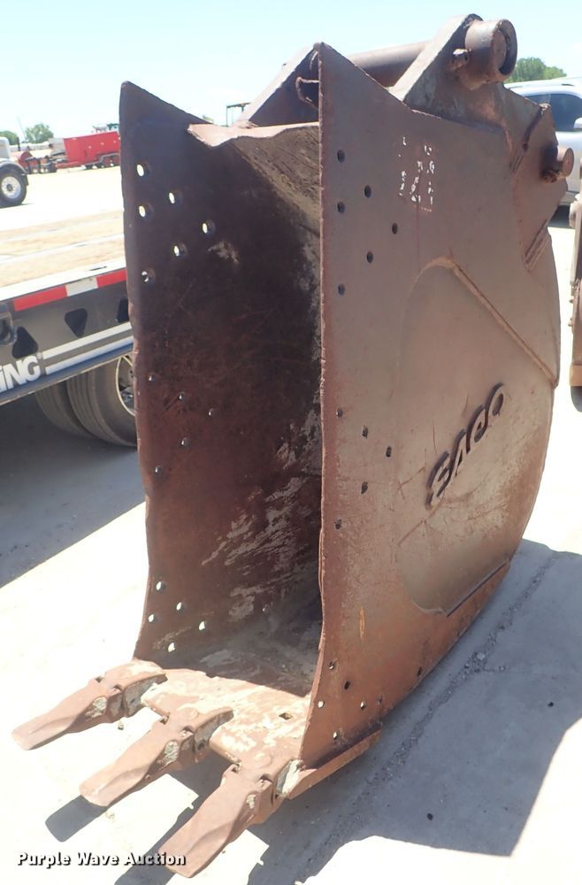 Eaco 24"W excavator bucket in Wichita, KS | Item FE9818 sold | Purple Wave