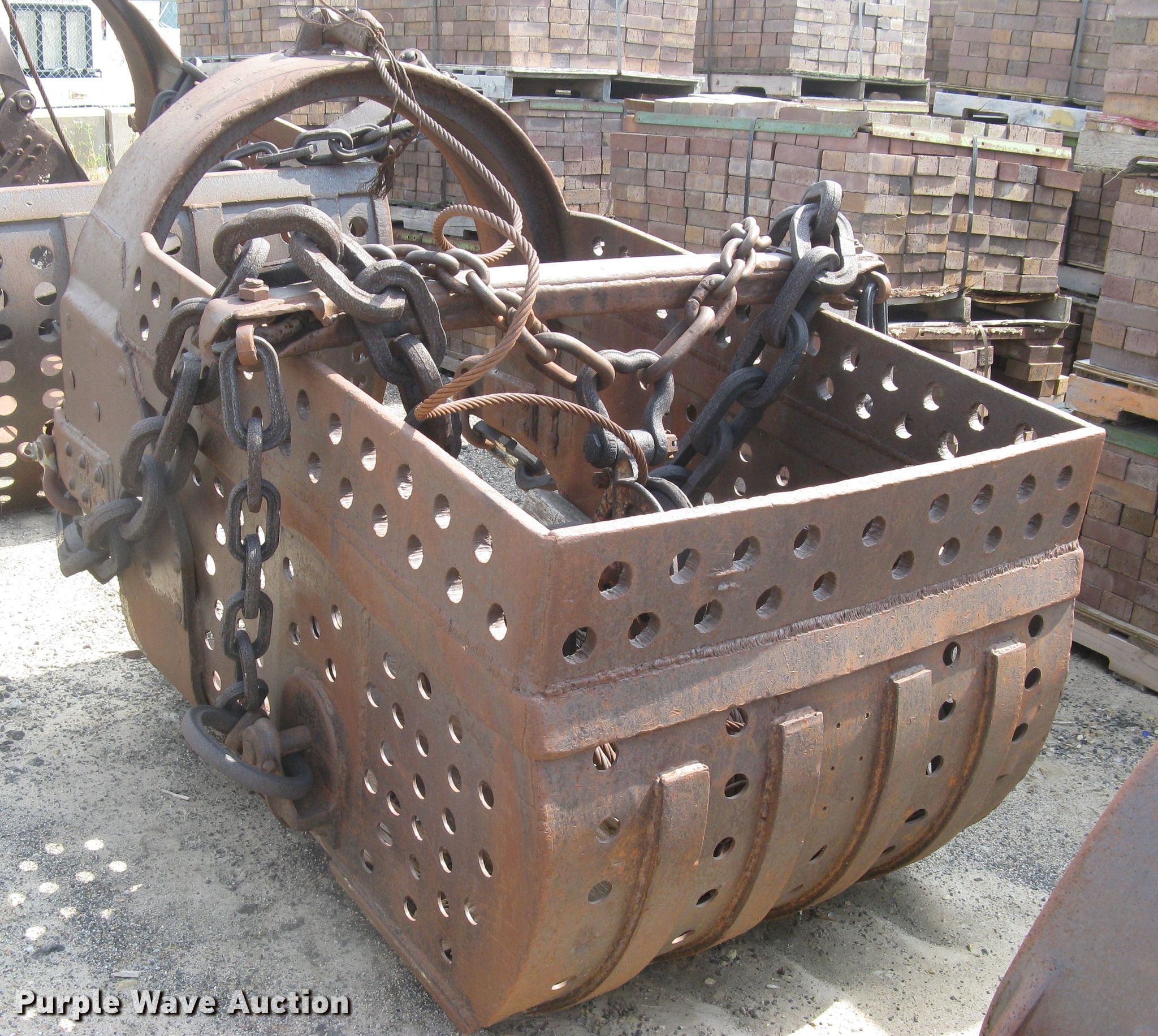 Hendrix dragline bucket in Wichita, KS | Item DC1378 sold | Purple Wave