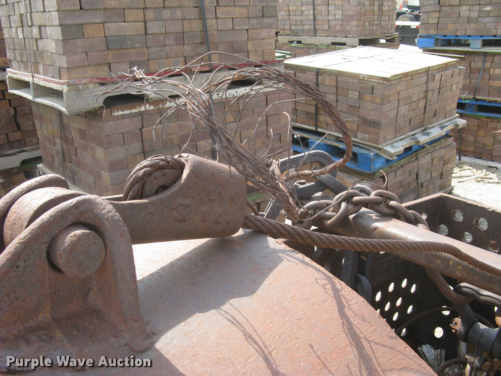 Hendrix dragline bucket in Wichita, KS | Item DC1378 sold | Purple Wave