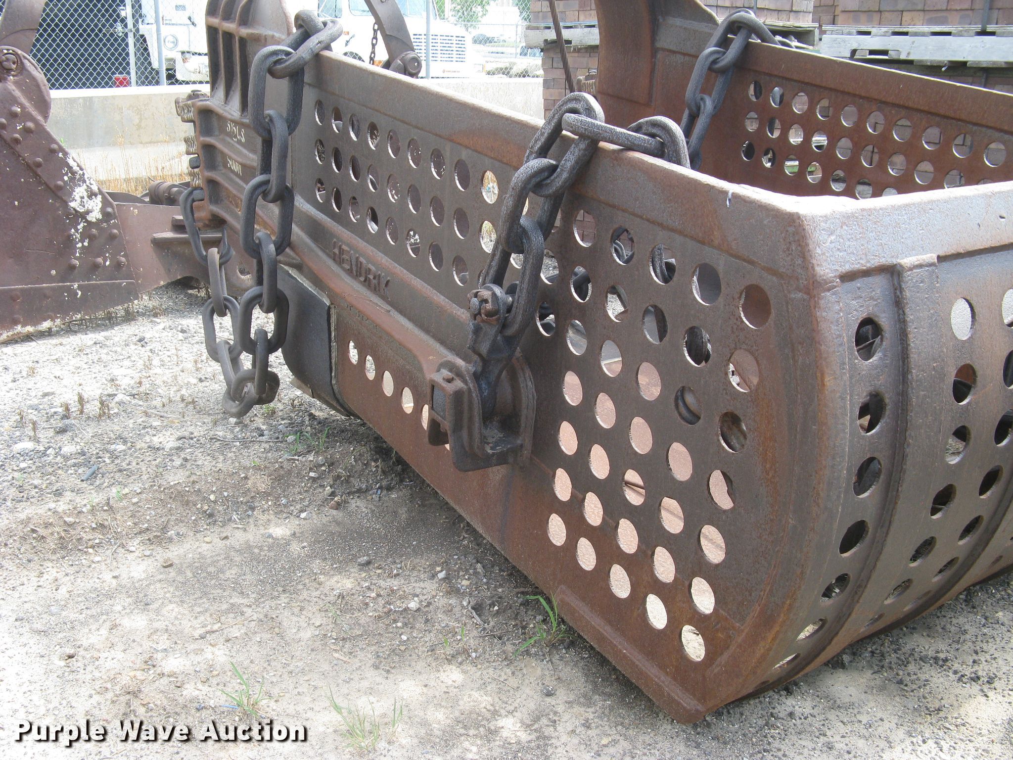 Hendrix dragline bucket in Wichita, KS | Item DC1379 sold | Purple Wave