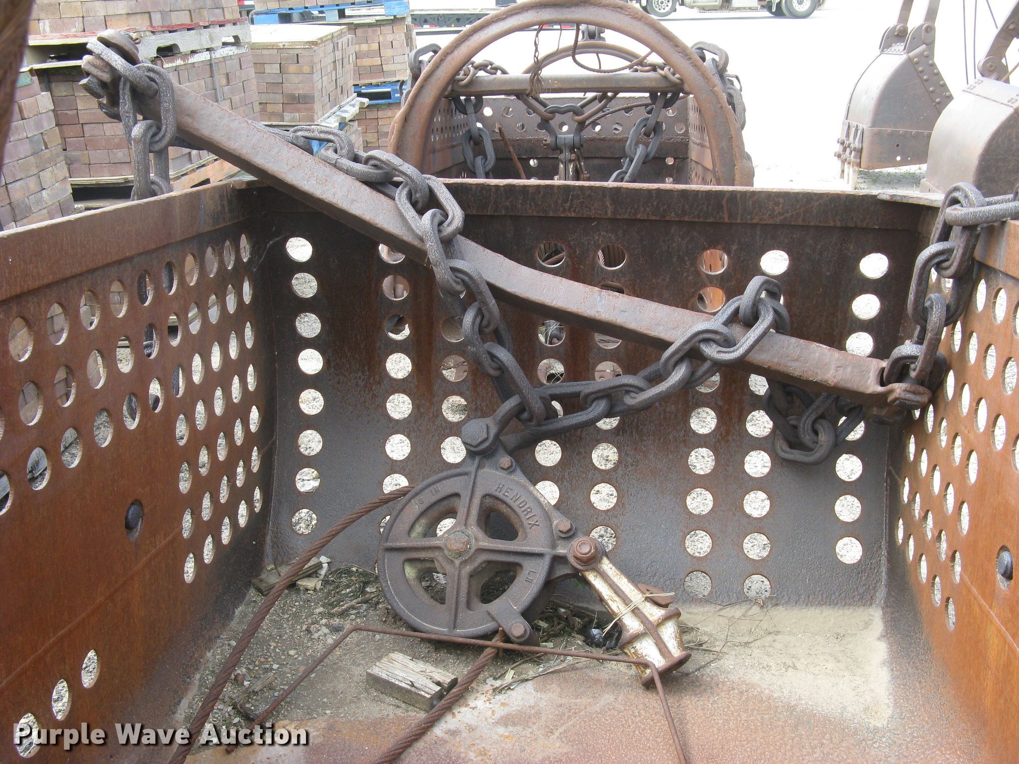 Hendrix dragline bucket in Wichita, KS | Item DC1379 sold | Purple Wave