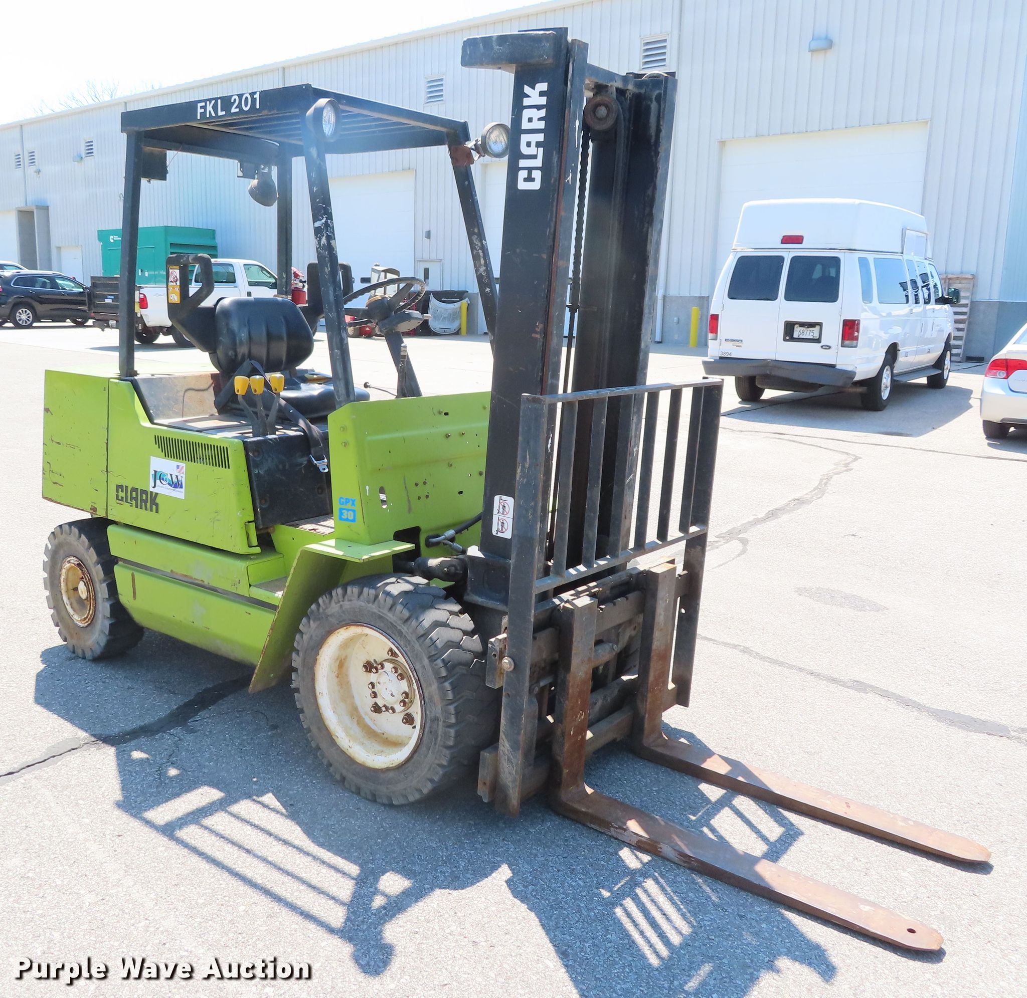 1991 Clark GPX30 forklift in Olathe, KS | Item DD6344 sold | Purple Wave