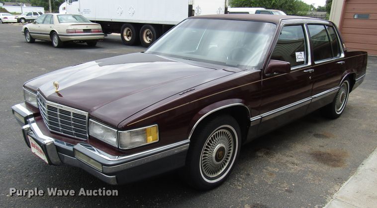 1991 Cadillac DeVille in Hastings, NE | Item DG1374 sold | Purple Wave