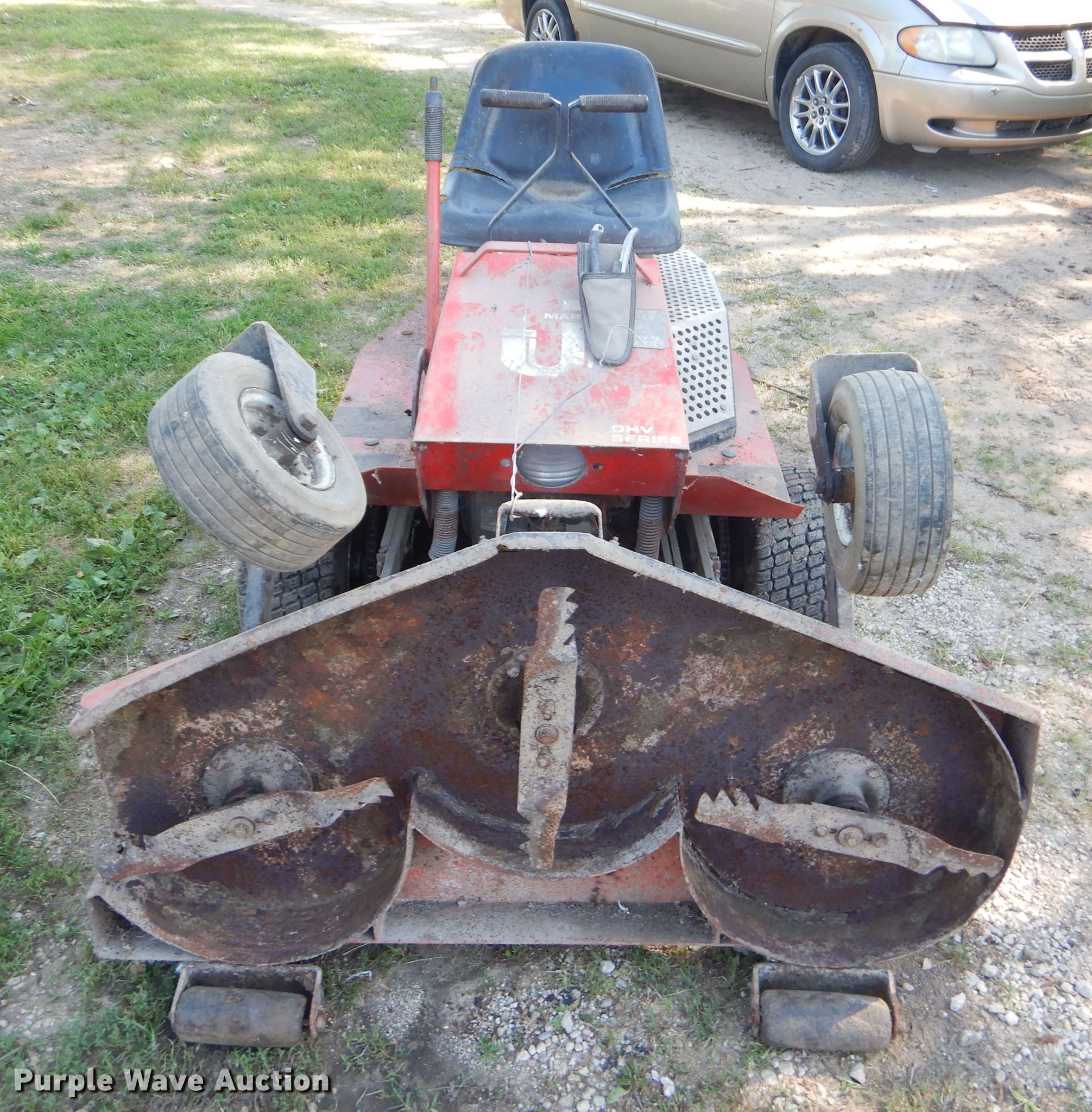 Deines 1800 ZTR lawn mower in Moran, KS | Item FC9767 sold | Purple Wave