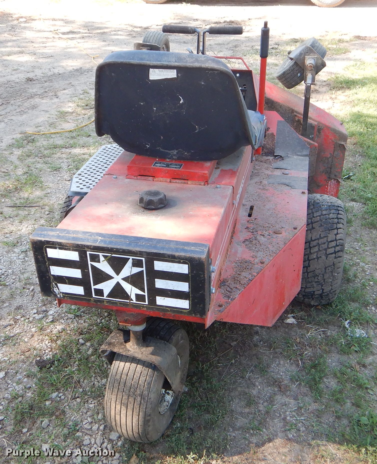 Deines 1800 ZTR lawn mower in Moran, KS | Item FC9767 sold | Purple Wave
