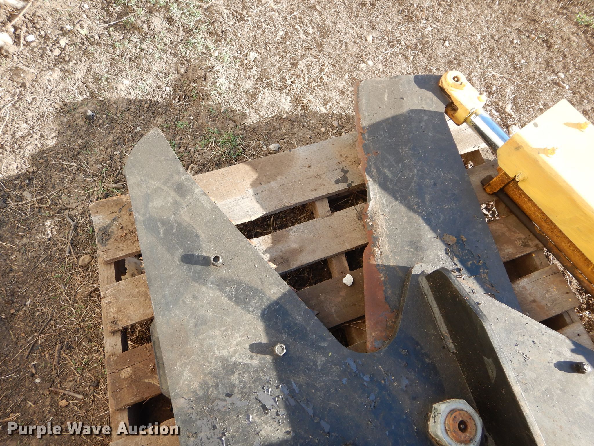 Sydney skid steer tree shear in Winfield, KS | Item FI9932 sold ...