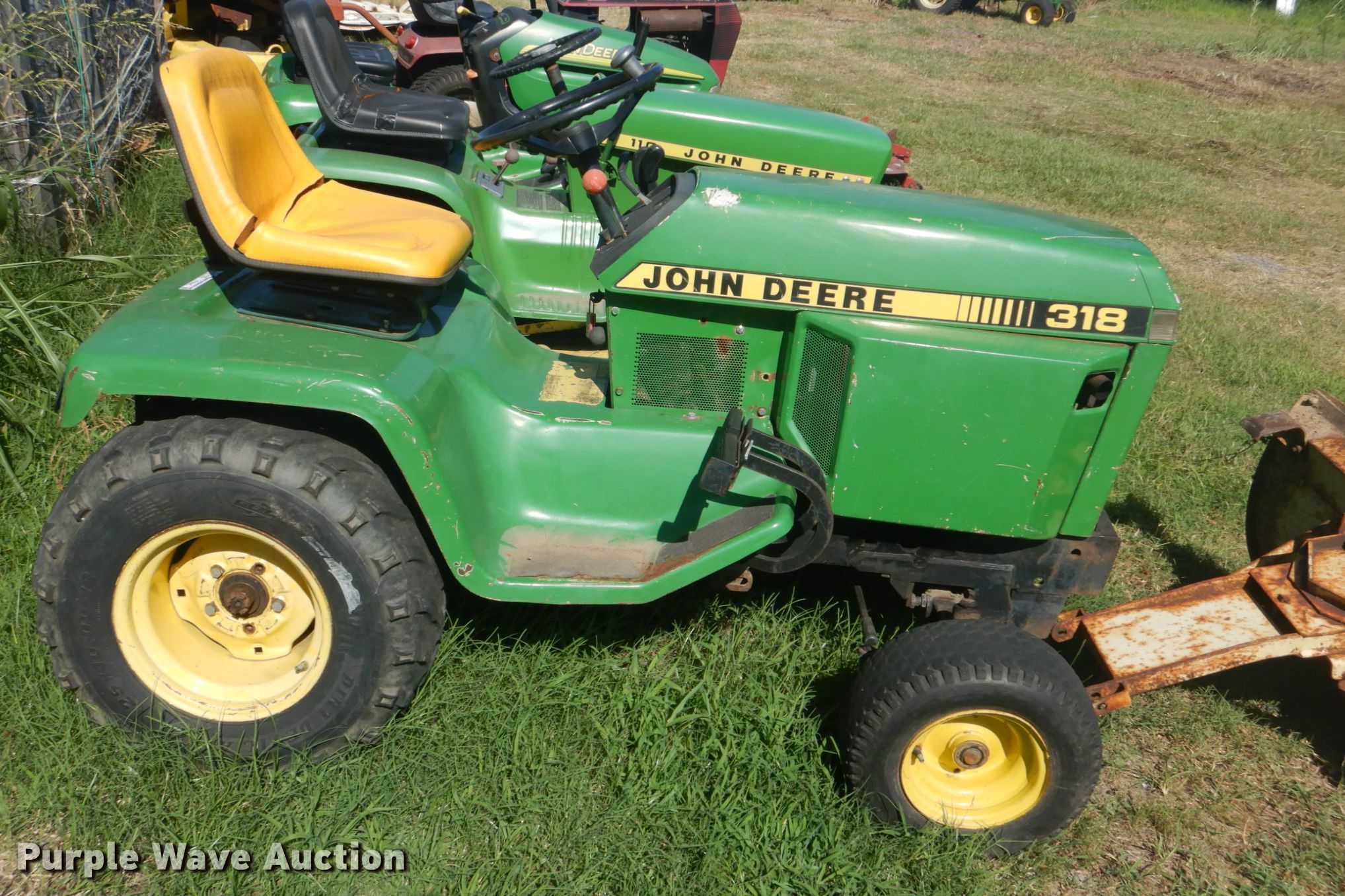 1987 John Deere 318 lawn mower in Coleman, OK | Item FT9363 sold ...