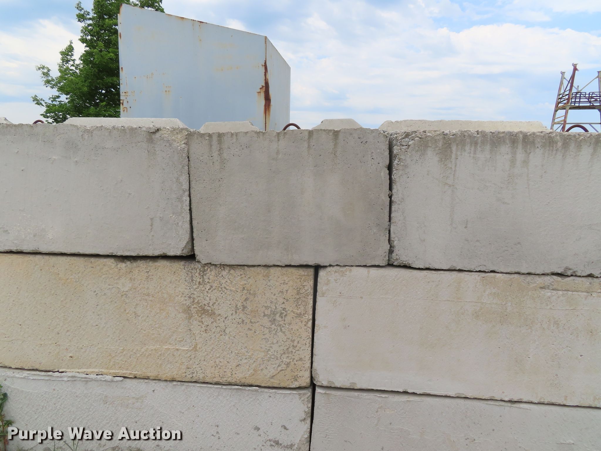 (107) concrete blocks in Olathe, KS | Item DD6320 sold | Purple Wave