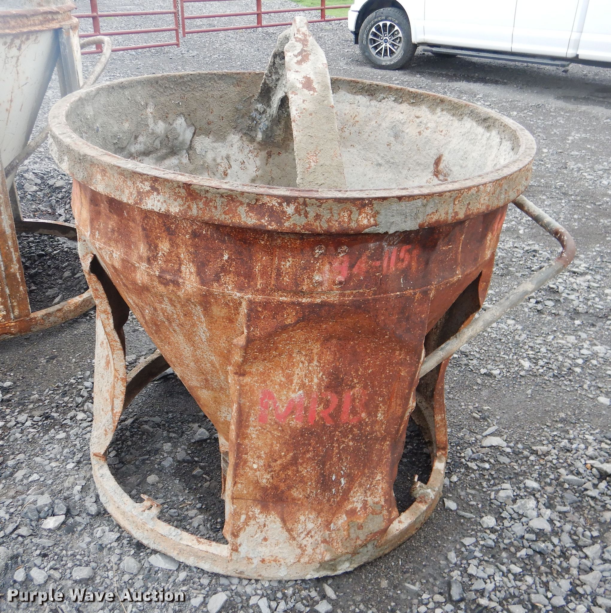 (4) round concrete buckets in Muskogee, OK | Item DF2142 sold | Purple Wave