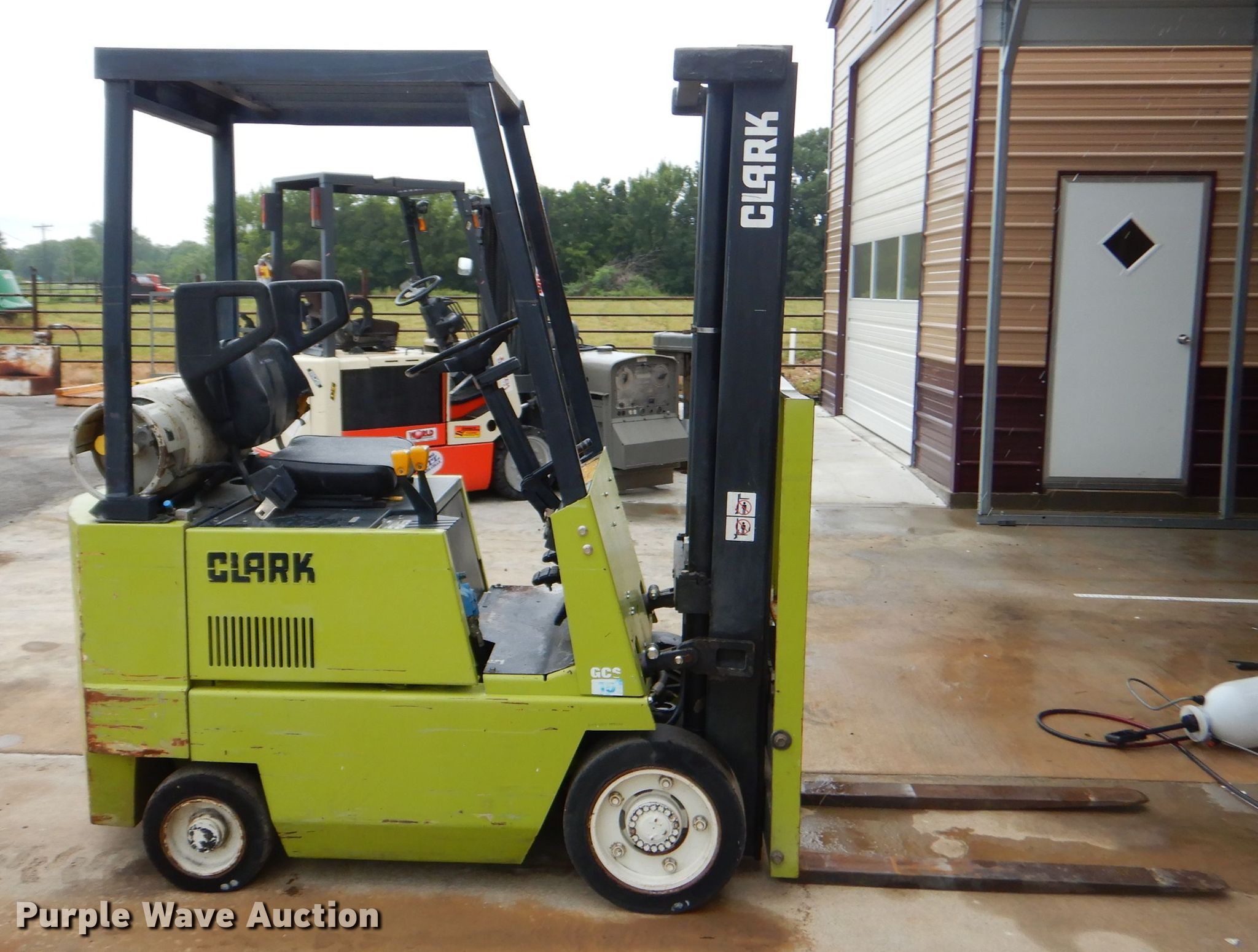 Clark GCS15 forklift in Locust Grove, OK | Item ED9487 sold | Purple Wave